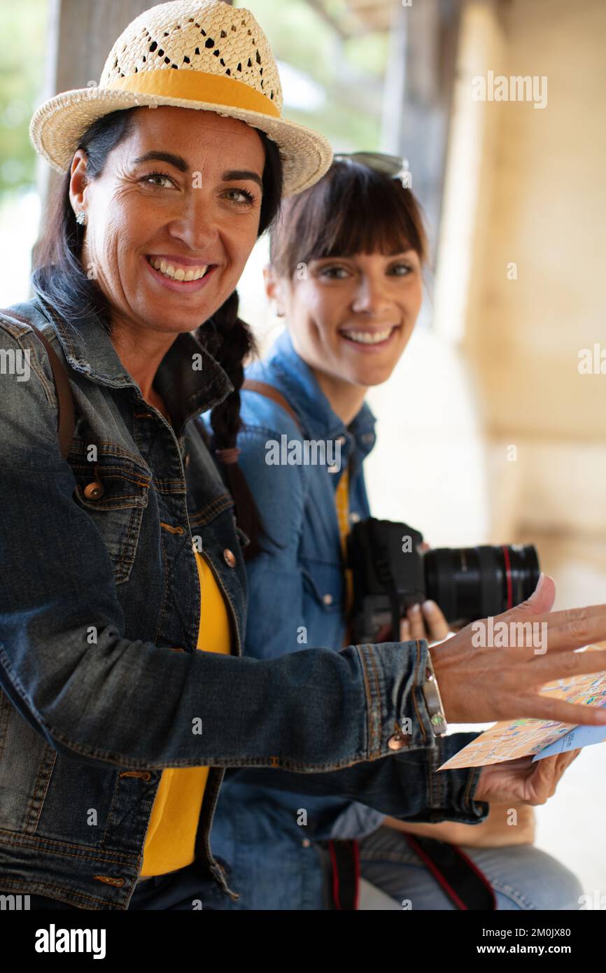 female photographer and friend travelling together Stock Photo - Alamy