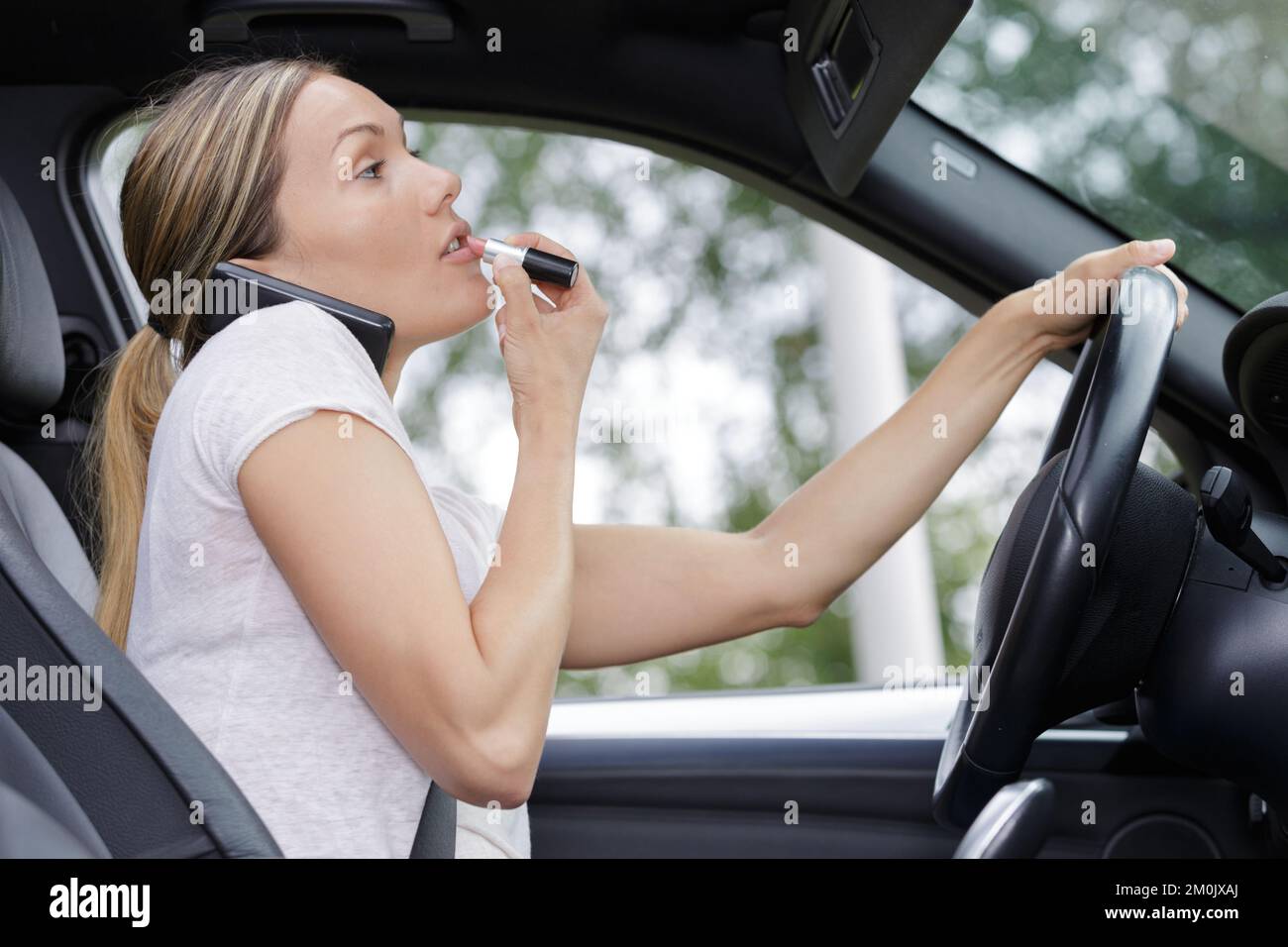 Retro woman mirror lipstick makeup hi-res stock photography and images ...