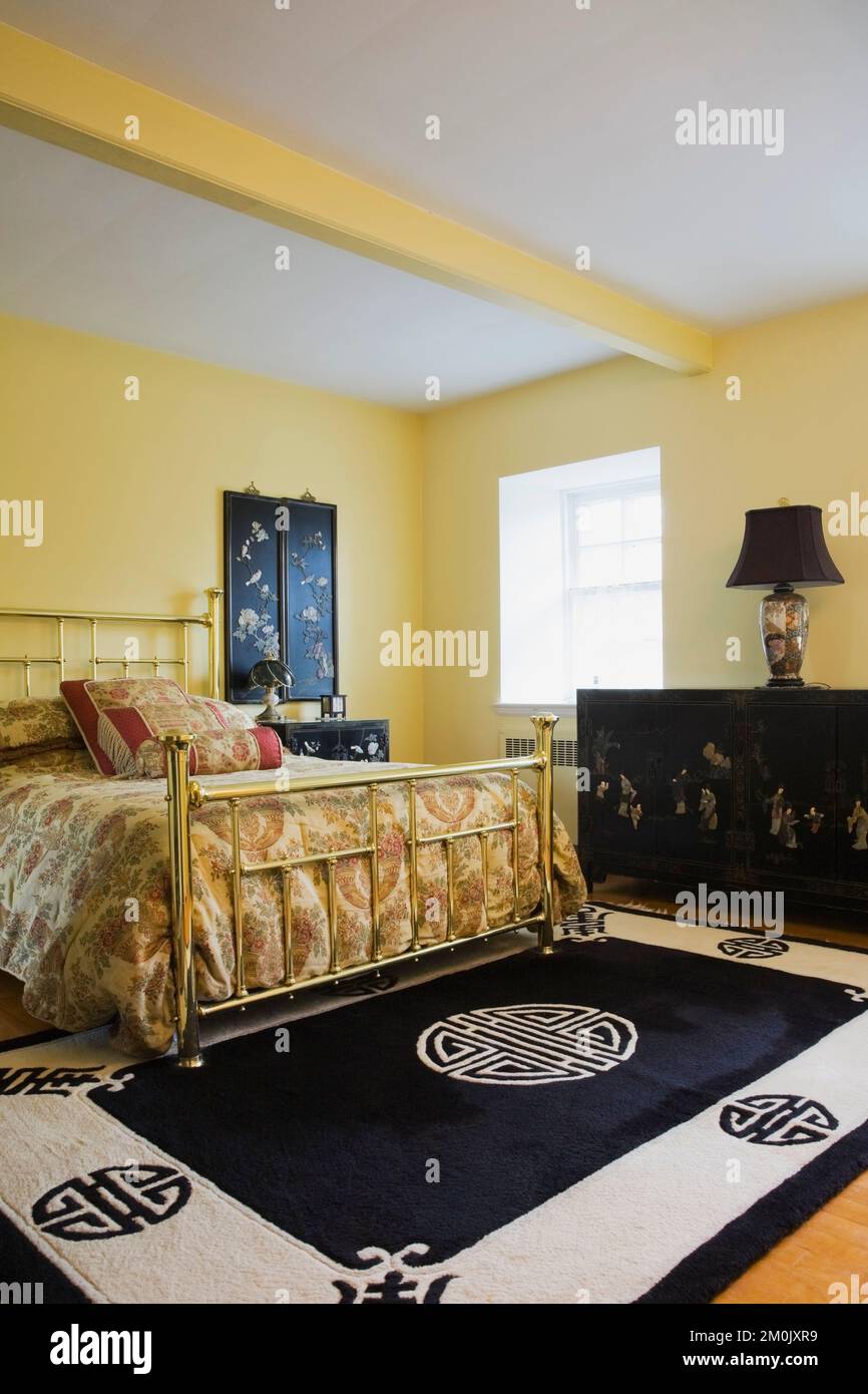 Traditional designed bedroom hi-res stock photography and images - Alamy