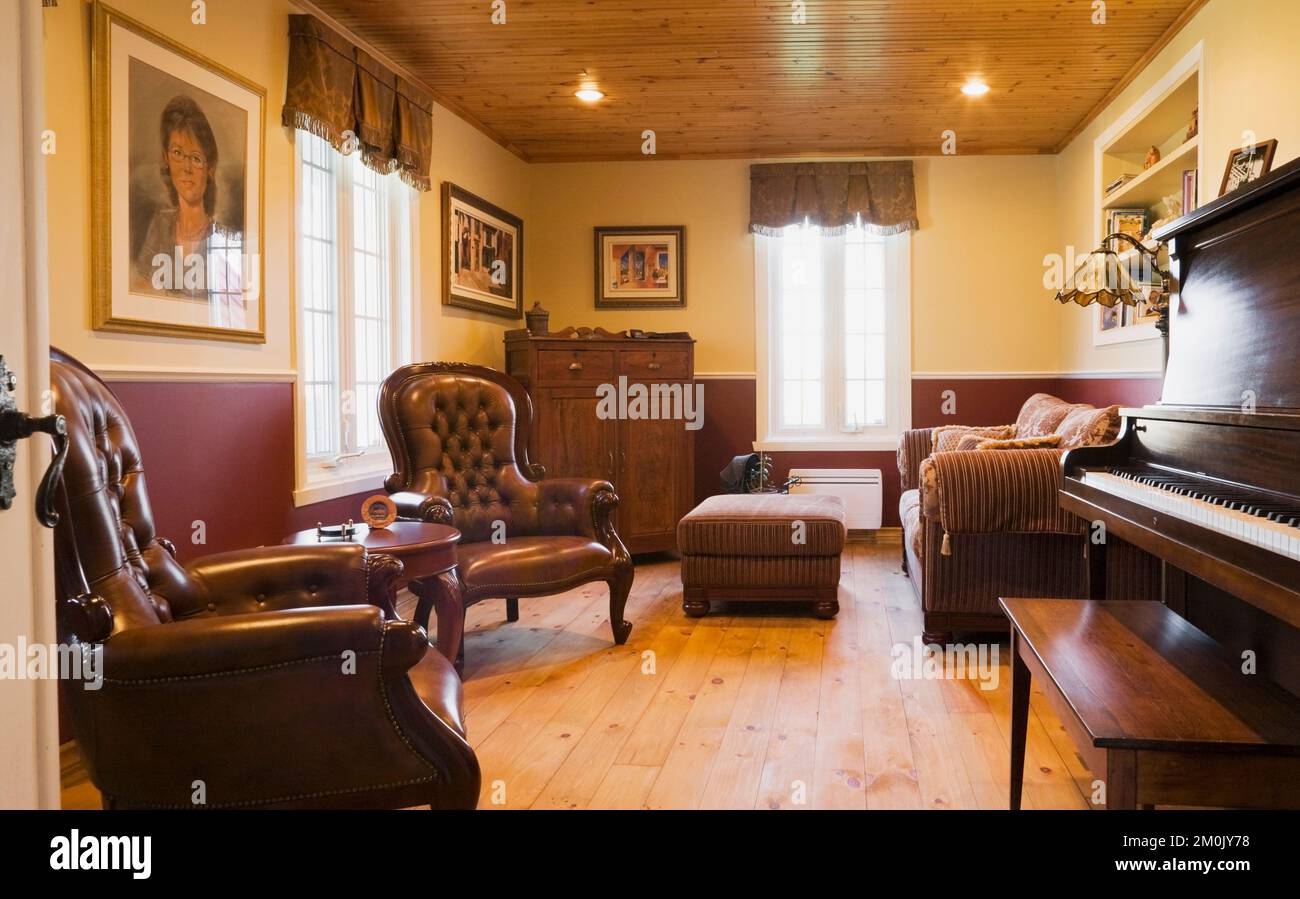 Furniture study cottage hi-res stock photography and images - Alamy
