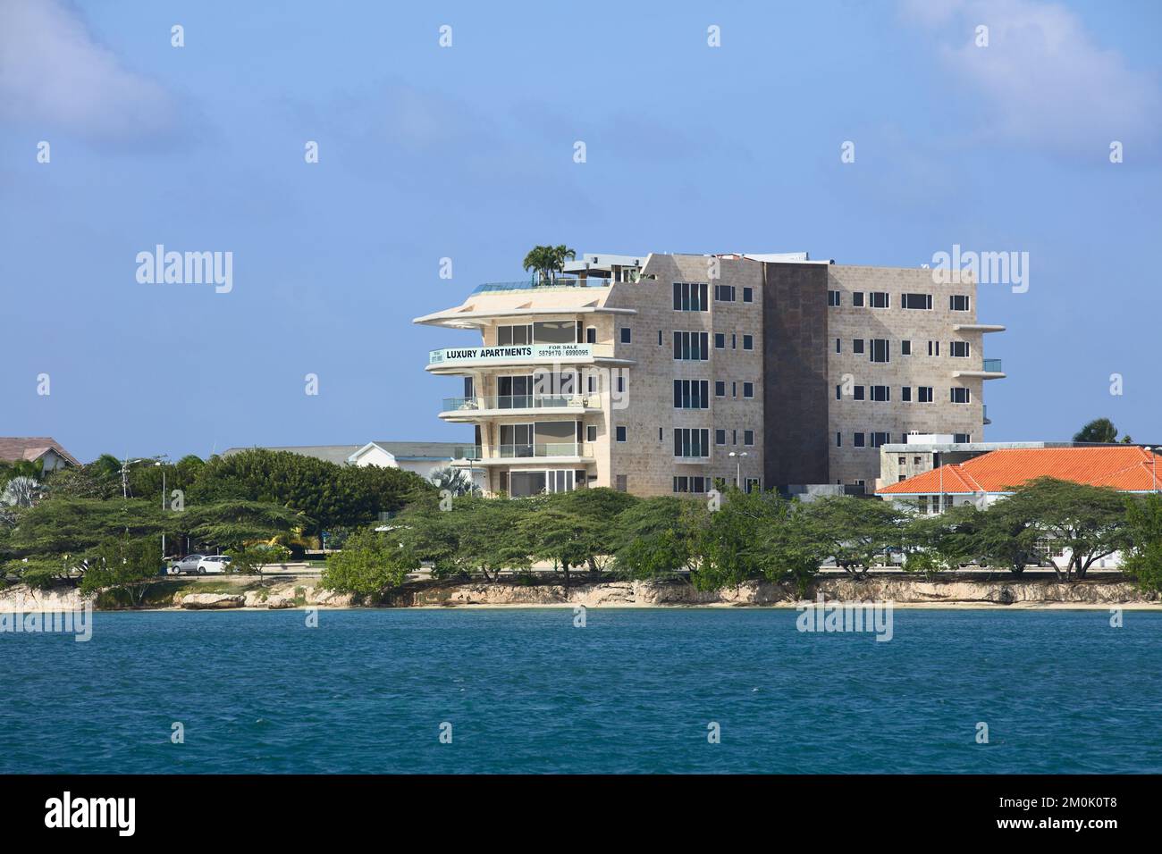 Flat island in caribbean sea hi-res stock photography and images - Alamy