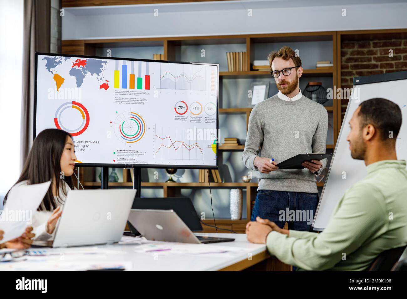 Explaining company hi-res stock photography and images - Alamy