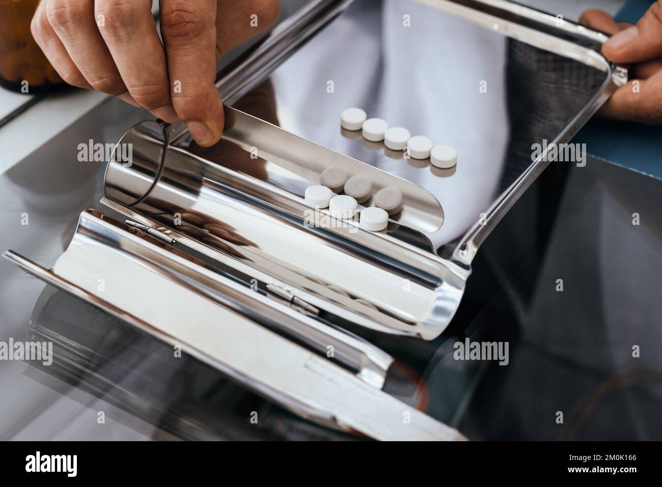Counting tray hi-res stock photography and images - Alamy