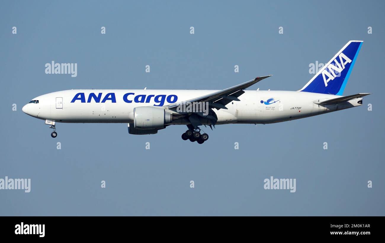 ANA Cargo Boeing 777 prepares for landing at Chicago O'Hare ...
