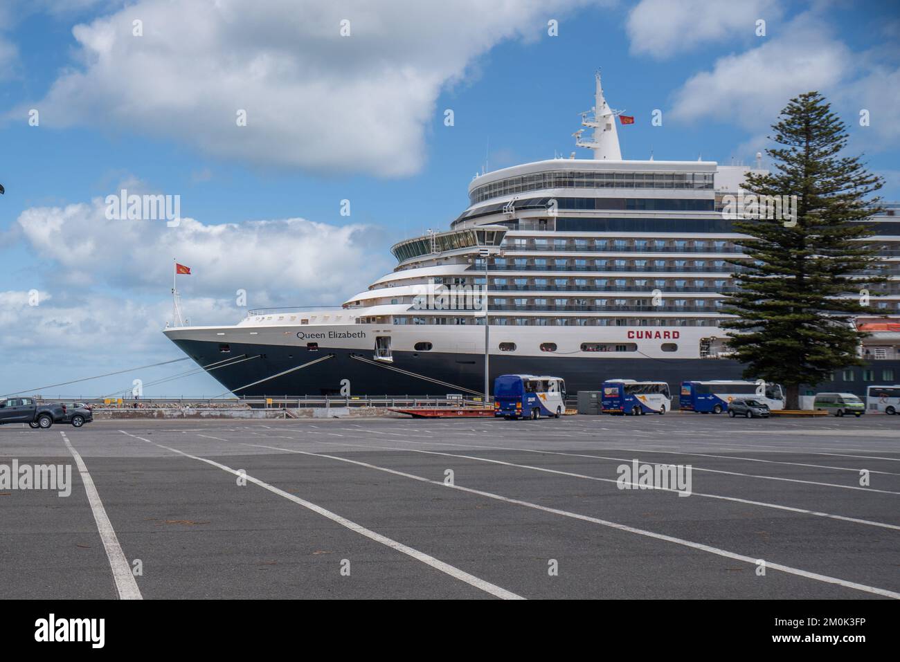 Adelaide, Australia. 7 December 2022. RMS Queen Elizabeth luxury cruise ...