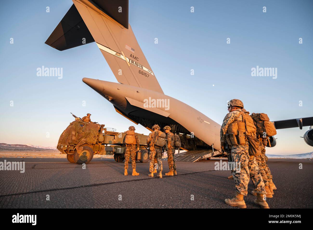 U.S. Marines with Battery Q, 5th Battalion, 11th Marine Regiment ...