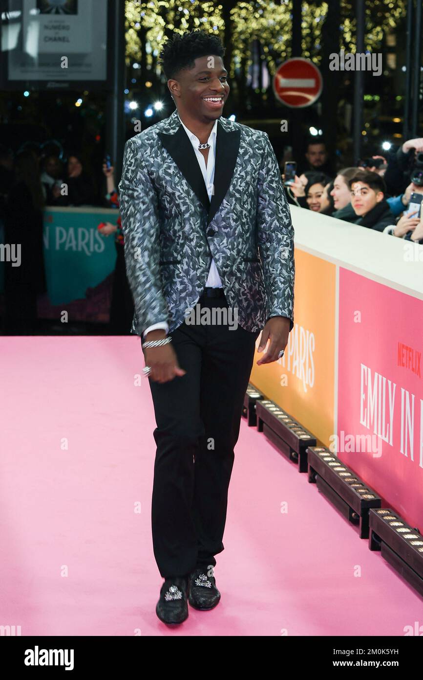 Samuel Arnold attends the 'Emily In Paris' by Netflix - Season 3 World Premiere at Theatre Des ...