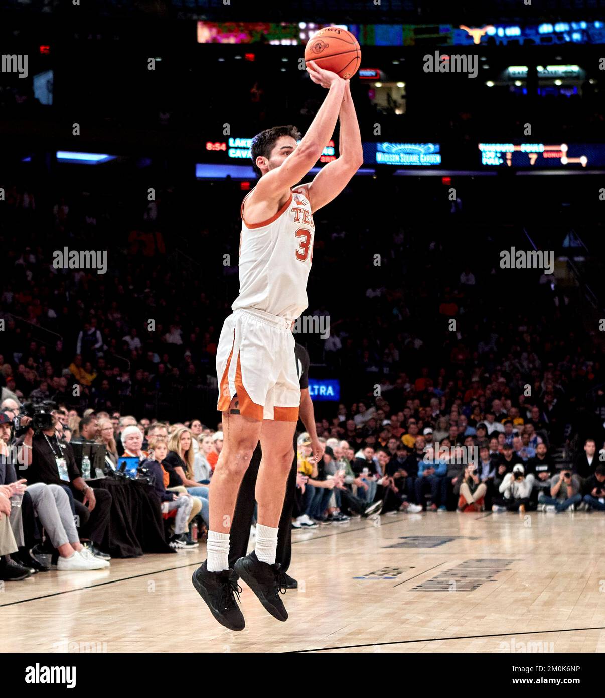 New York City, US, Dec 6, 2022. Texas Longhorns forward Brock ...