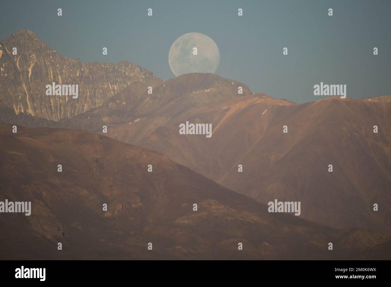 Santiago, Metropolitana, Chile. 6th Dec, 2022. The waxing gibbous moon ...