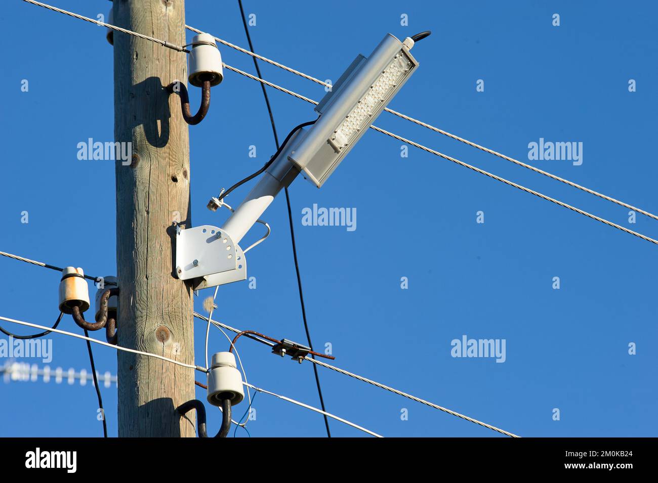 Street light power cable pole hi-res stock photography and images - Alamy
