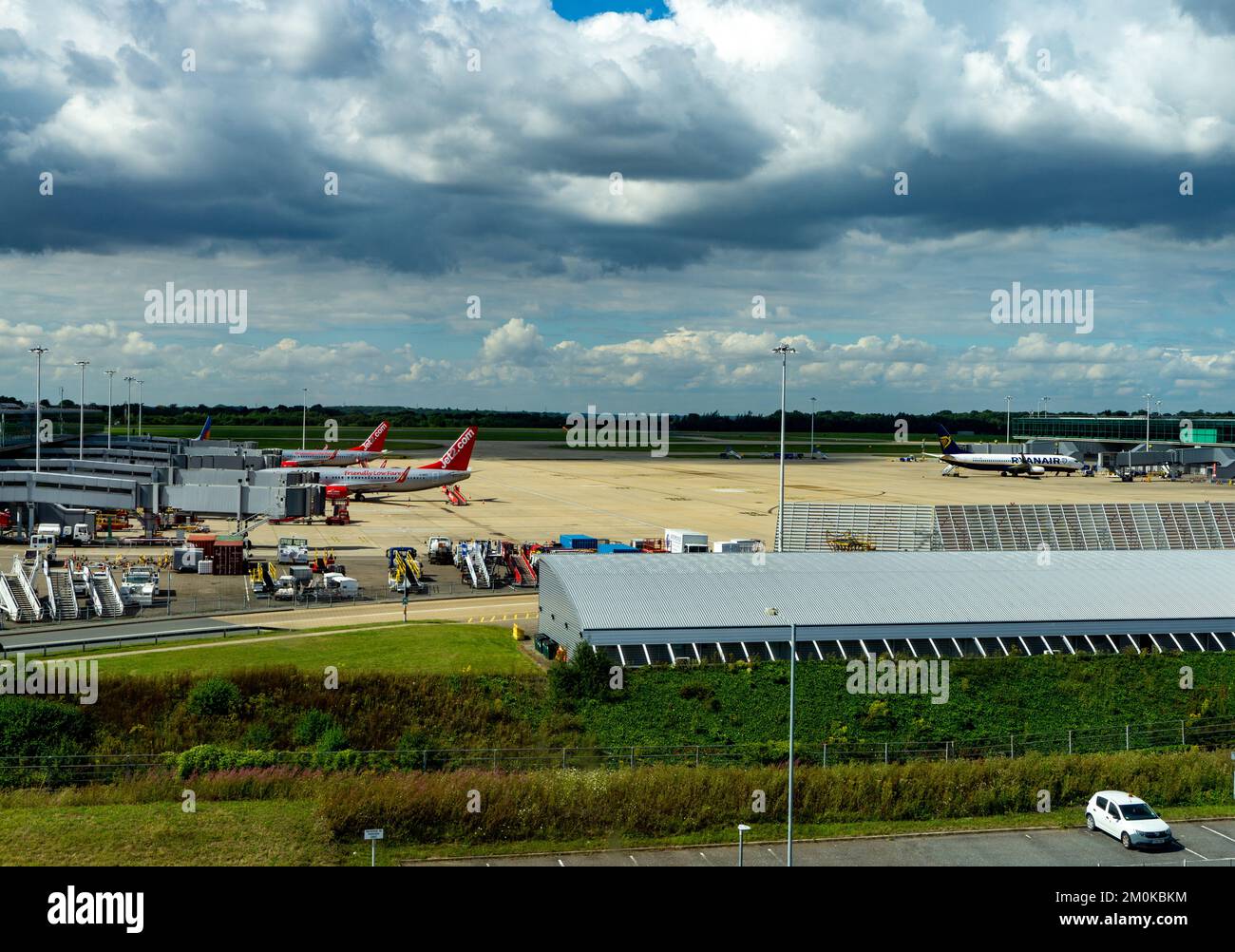 Ryanair aircraft london stansted airport hi-res stock photography and ...
