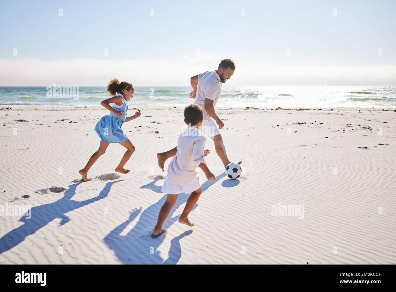 Children playing son hi-res stock photography and images - Alamy