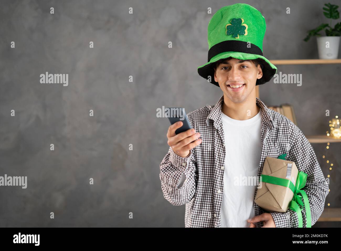 Man holding hat greetings hi-res stock photography and images - Alamy
