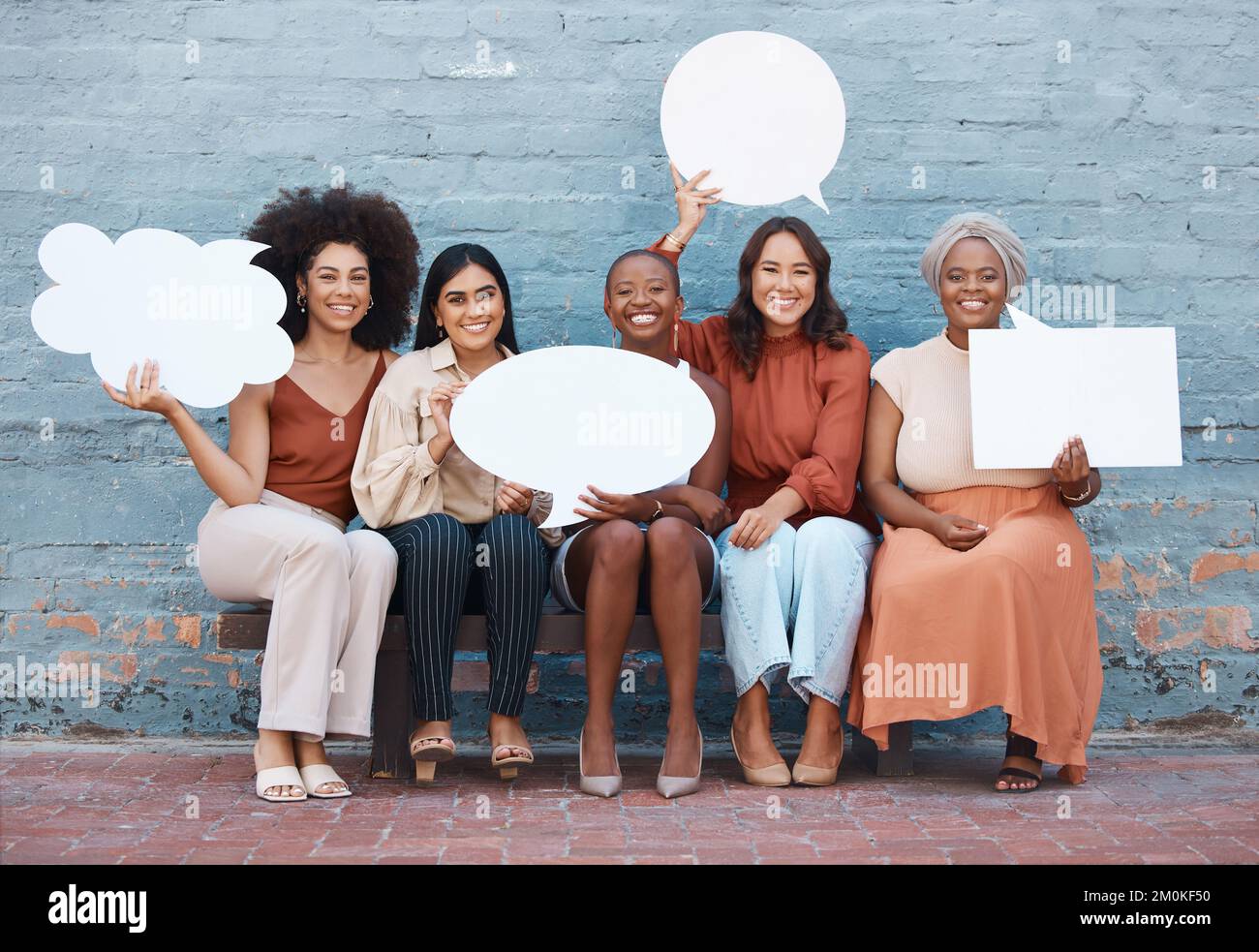 Five people holding sign hi-res stock photography and images - Alamy
