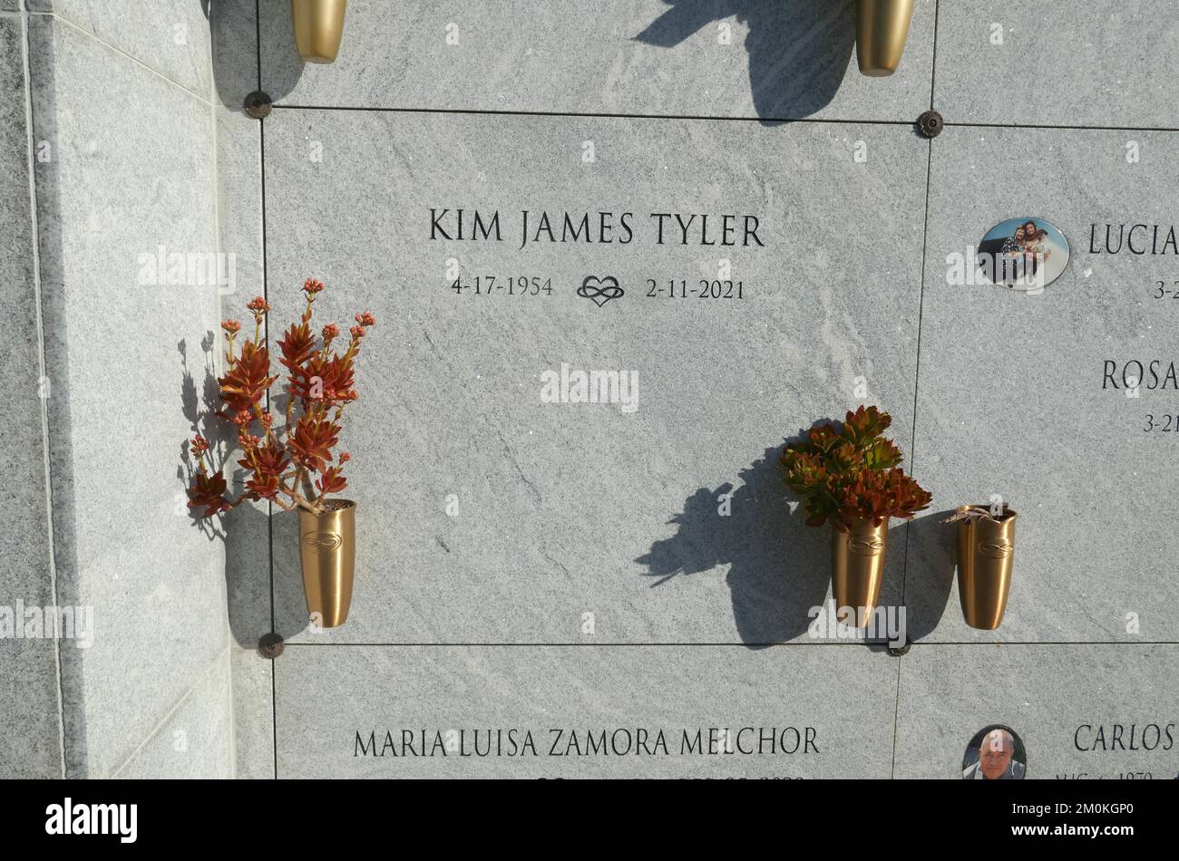 Los Angeles, California, USA 3rd December 2022 Actor Kim James Tyler's Grave at Hollywood ...