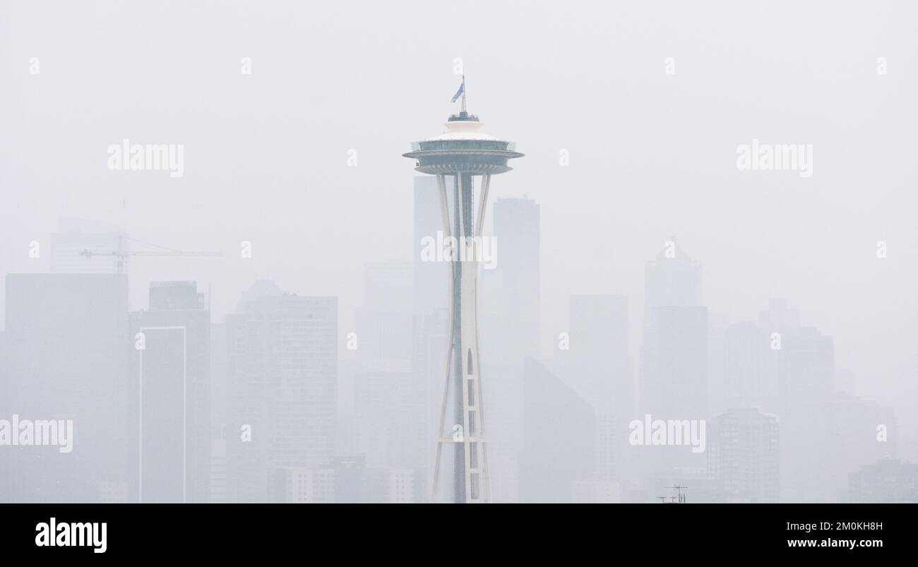Seattle mist space needle hi-res stock photography and images - Alamy