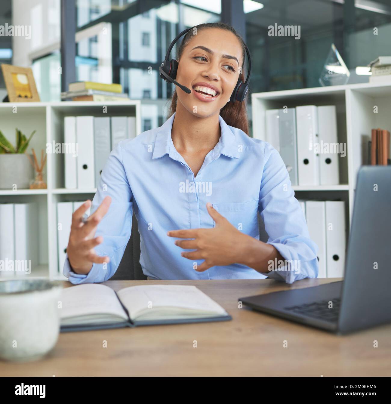 Telecom worker and client hi-res stock photography and images - Alamy