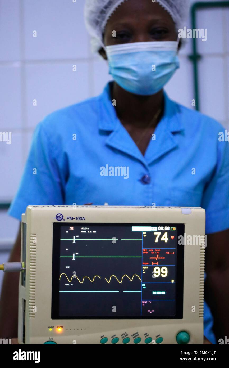 Surgical heart rate monitor Stock Photo - Alamy