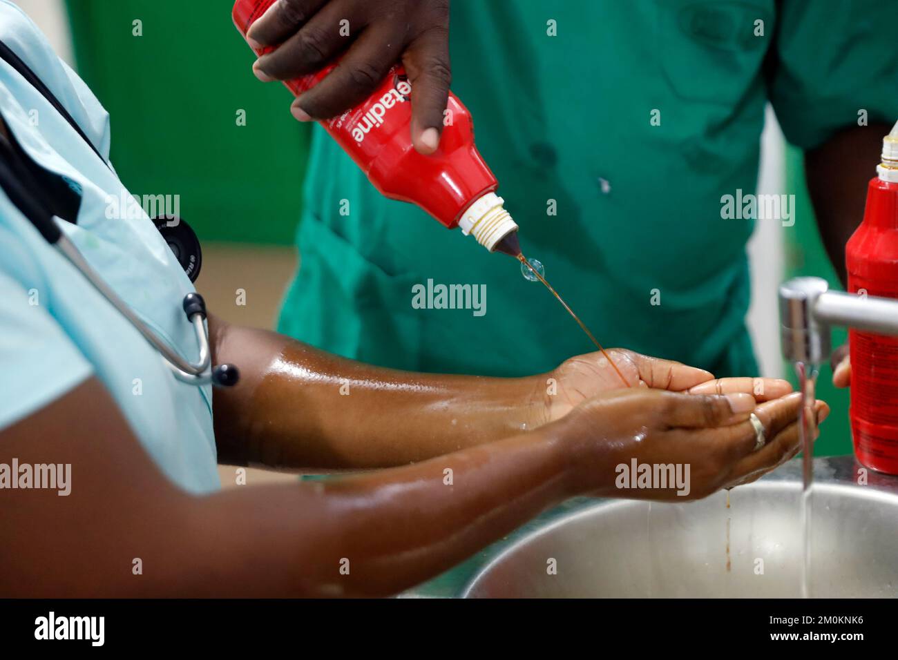 Doctor washing hands Stock Photo - Alamy