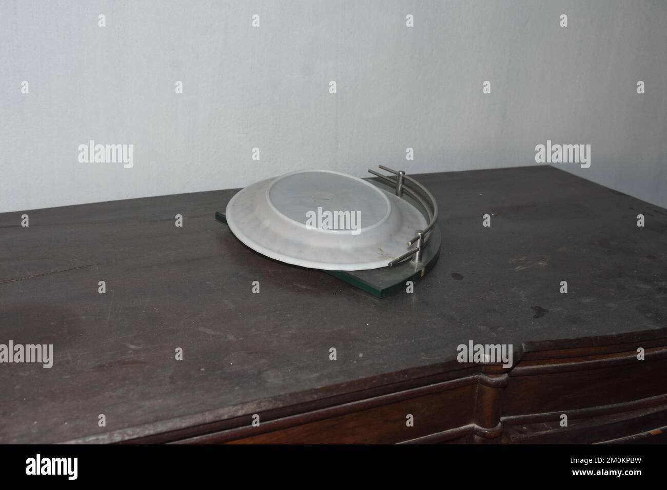 household items with life 4 Stock Photo - Alamy
