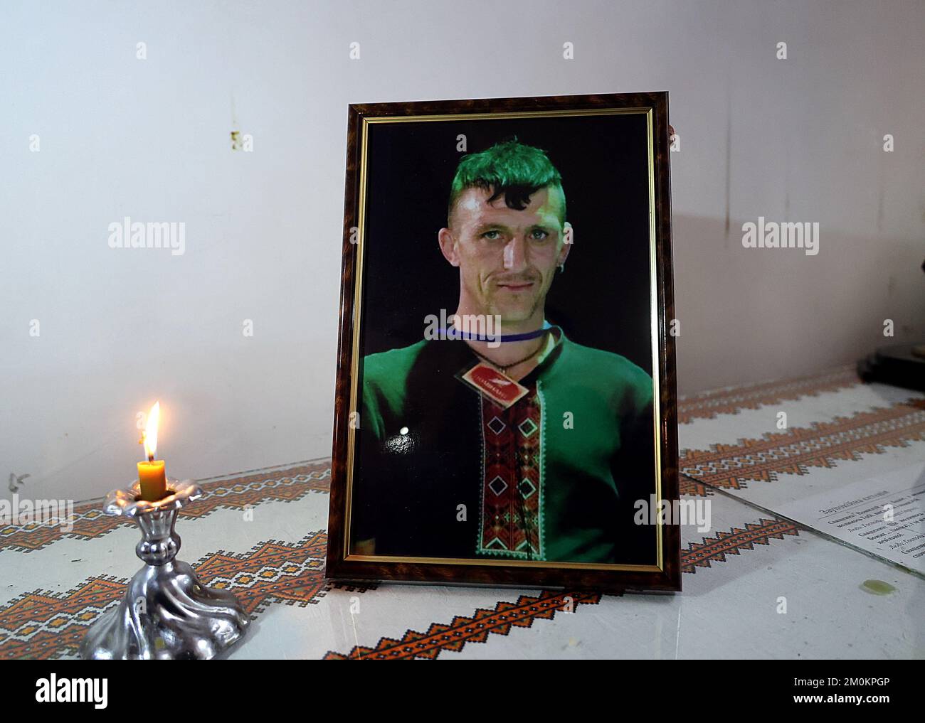 Non Exclusive: KHARKIV, UKRAINE - DECEMBER 6, 2022 - A candle burns ...