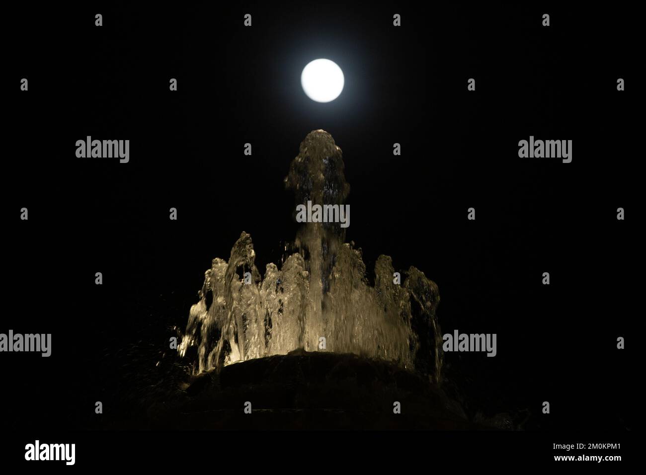 Rome, Italy. 6th Dec, 2022. View of the moon with water from a fountain ...