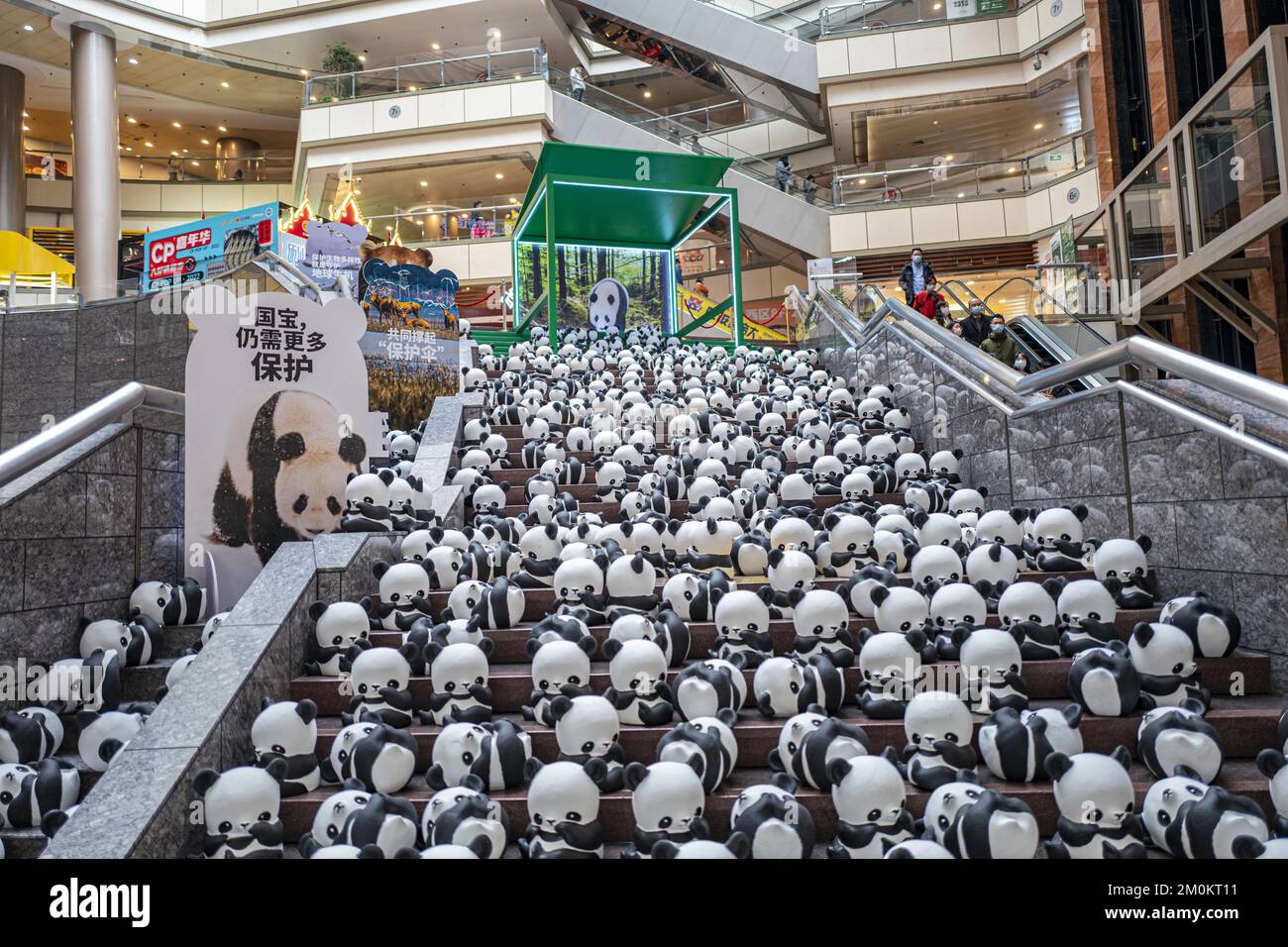 More than 500 paper sculpture giant pandas appeared at the 1864 Giant ...