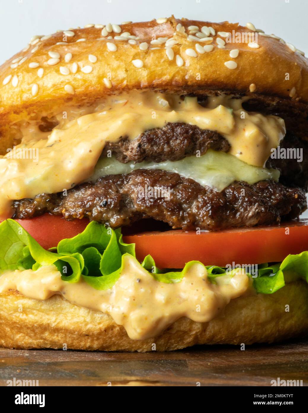 Burger food styling hi-res stock photography and images - Alamy
