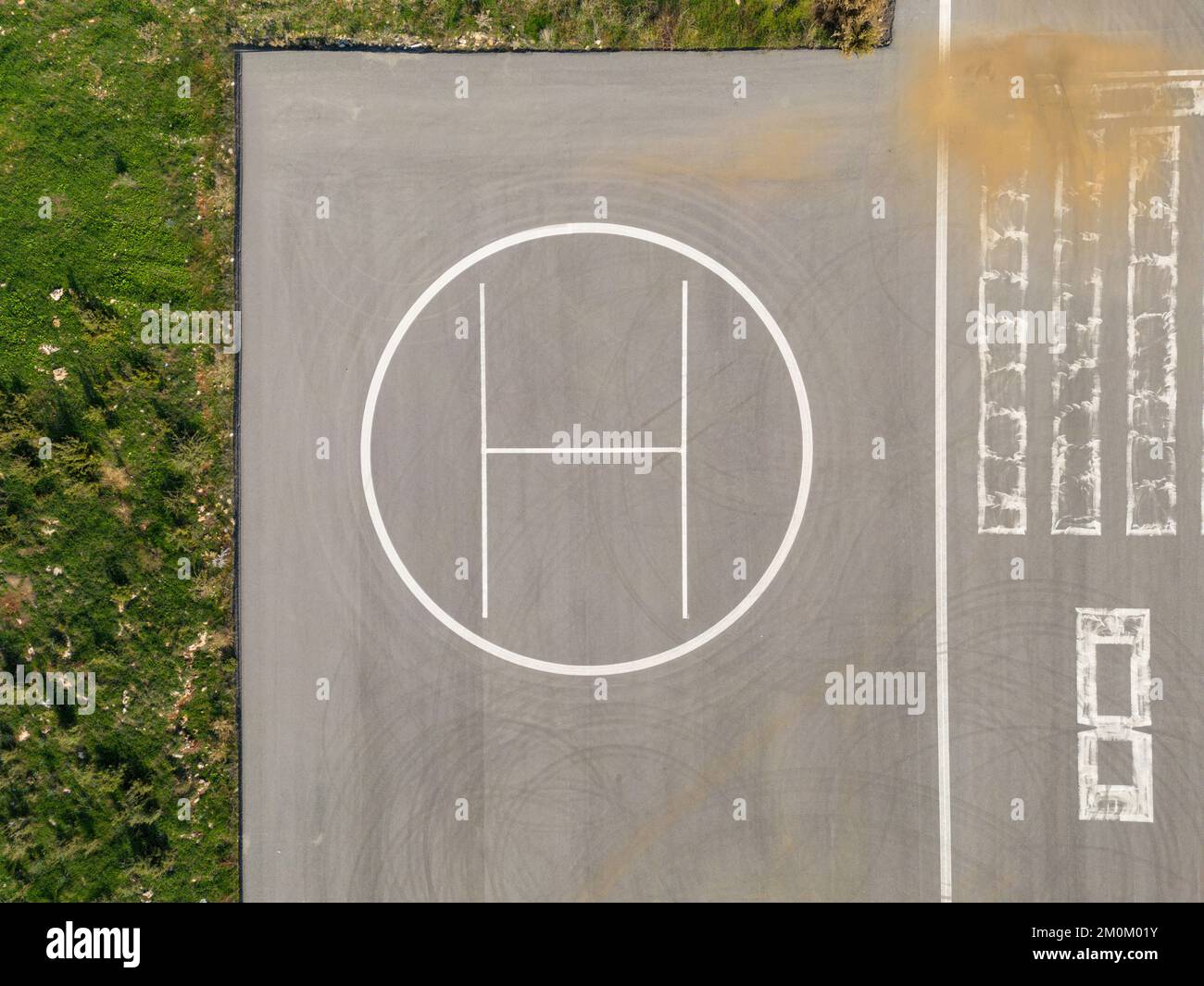 Helipad countryside hi-res stock photography and images - Alamy