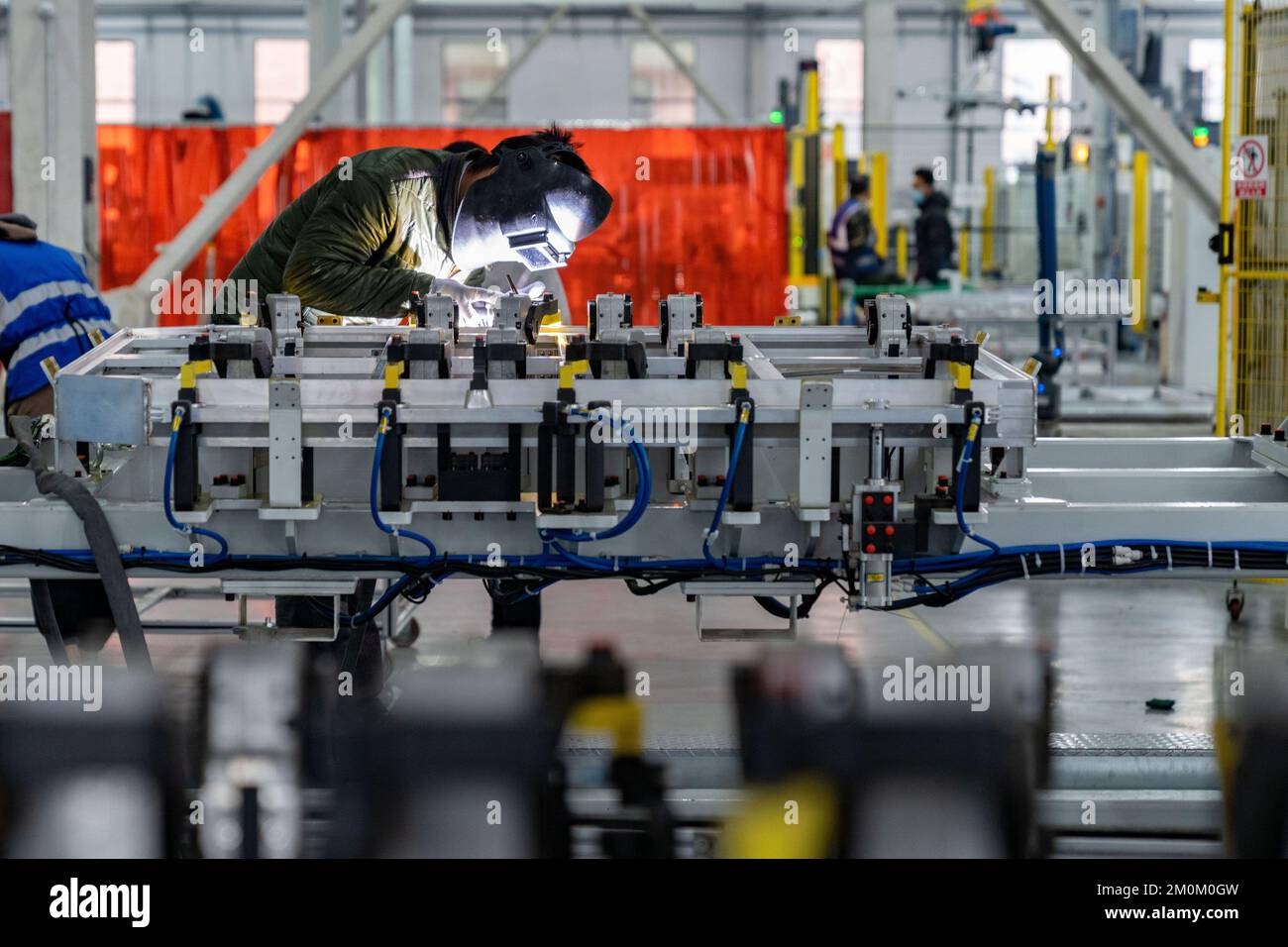 HEFEI, CHIAN - DECEMBER7, 2022 - A worker works in front of a repair ...
