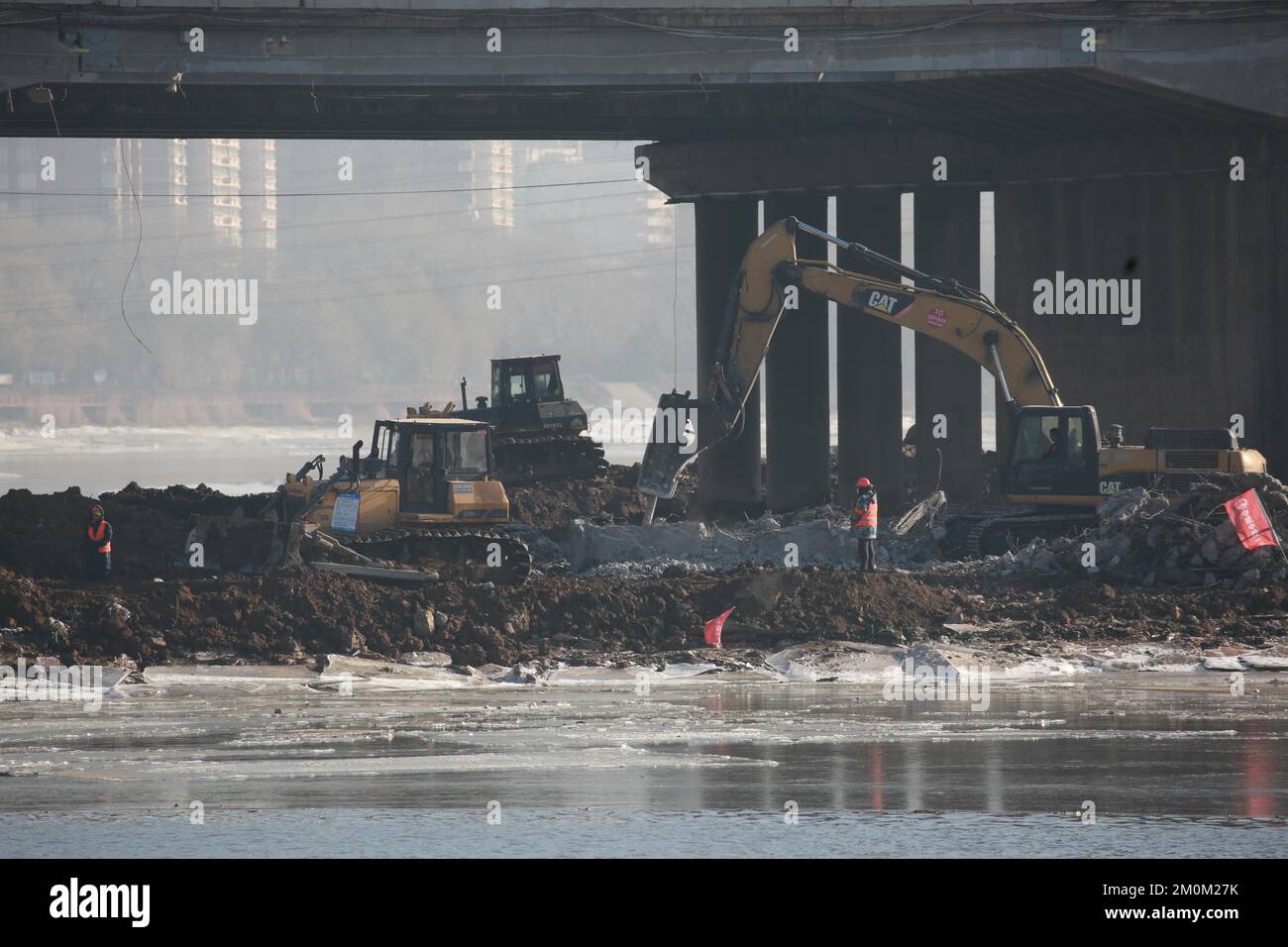 Busy reconstruction scene of Gongnong Bridge in Shenyang City ...