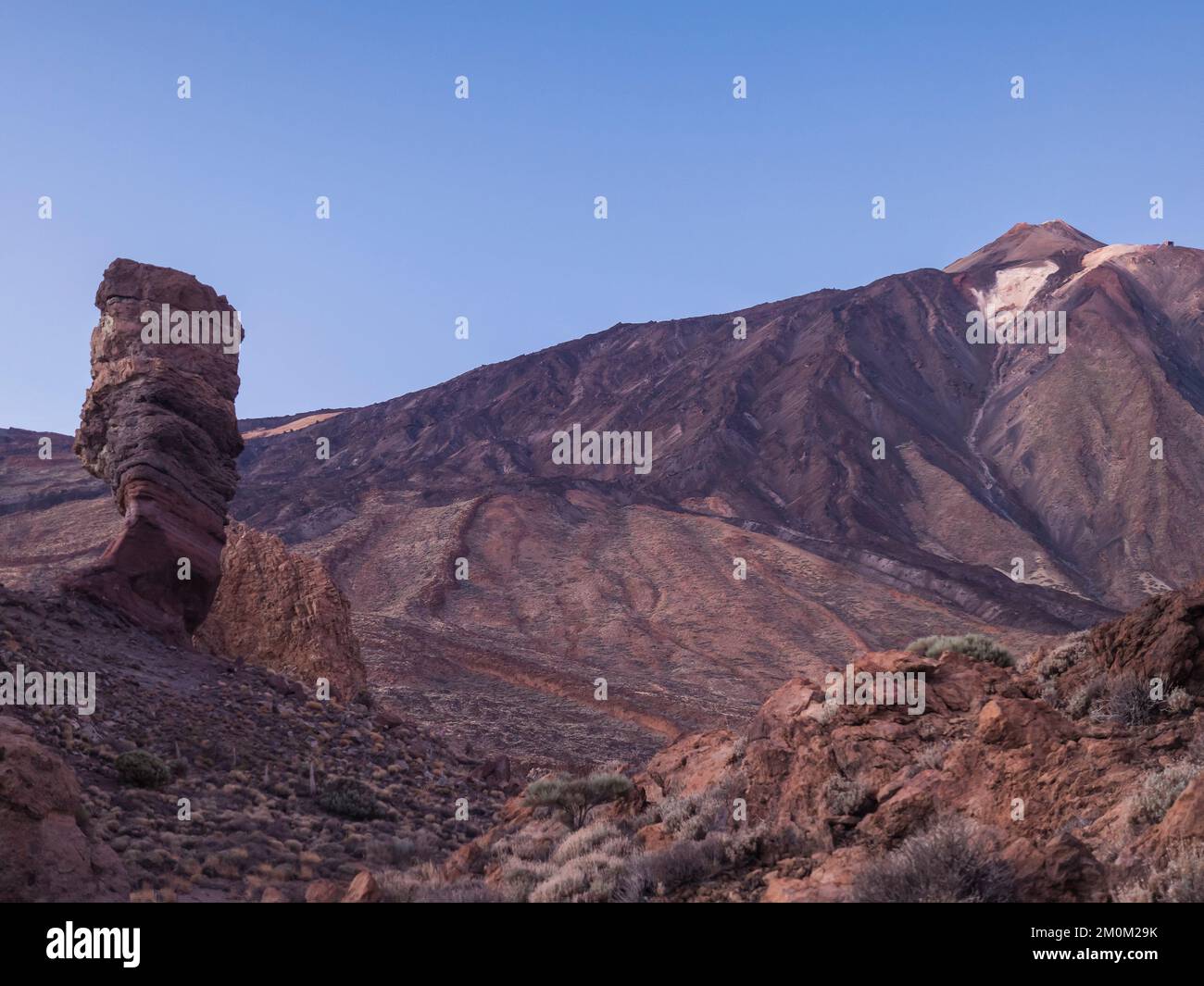 Scenic view at Roque Cinchado, volcanic rock formation and Pico del ...