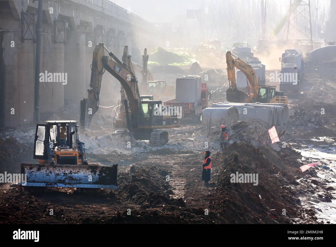 Busy reconstruction scene of Gongnong Bridge in Shenyang City ...