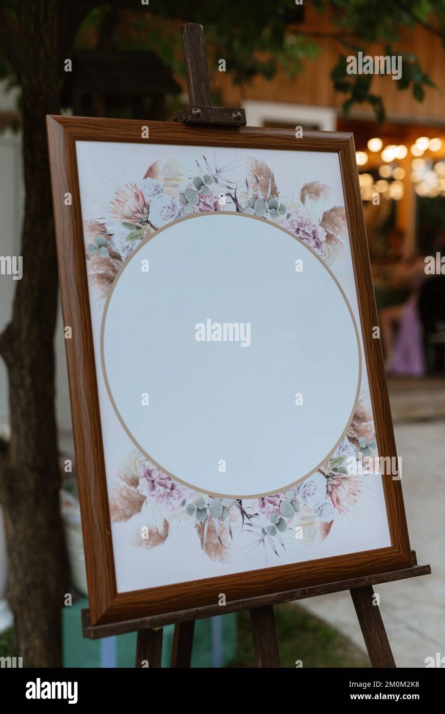 Bronze plate stand hi-res stock photography and images - Alamy