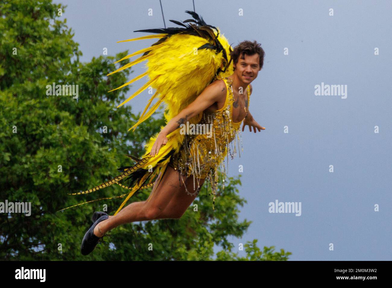 Harry styles 2022 music video hi-res stock photography and images - Alamy