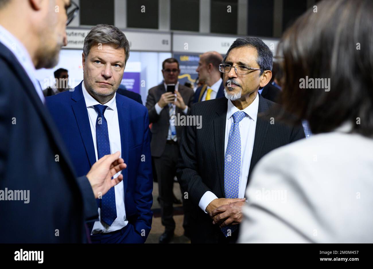 Johannesburg, South Africa. 07th Dec, 2022. Robert Habeck (l, Bündnis ...