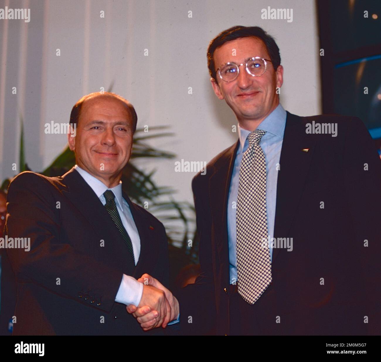 Italian right wing politicians Silvio Berlusconi (left) and Gianfranco ...