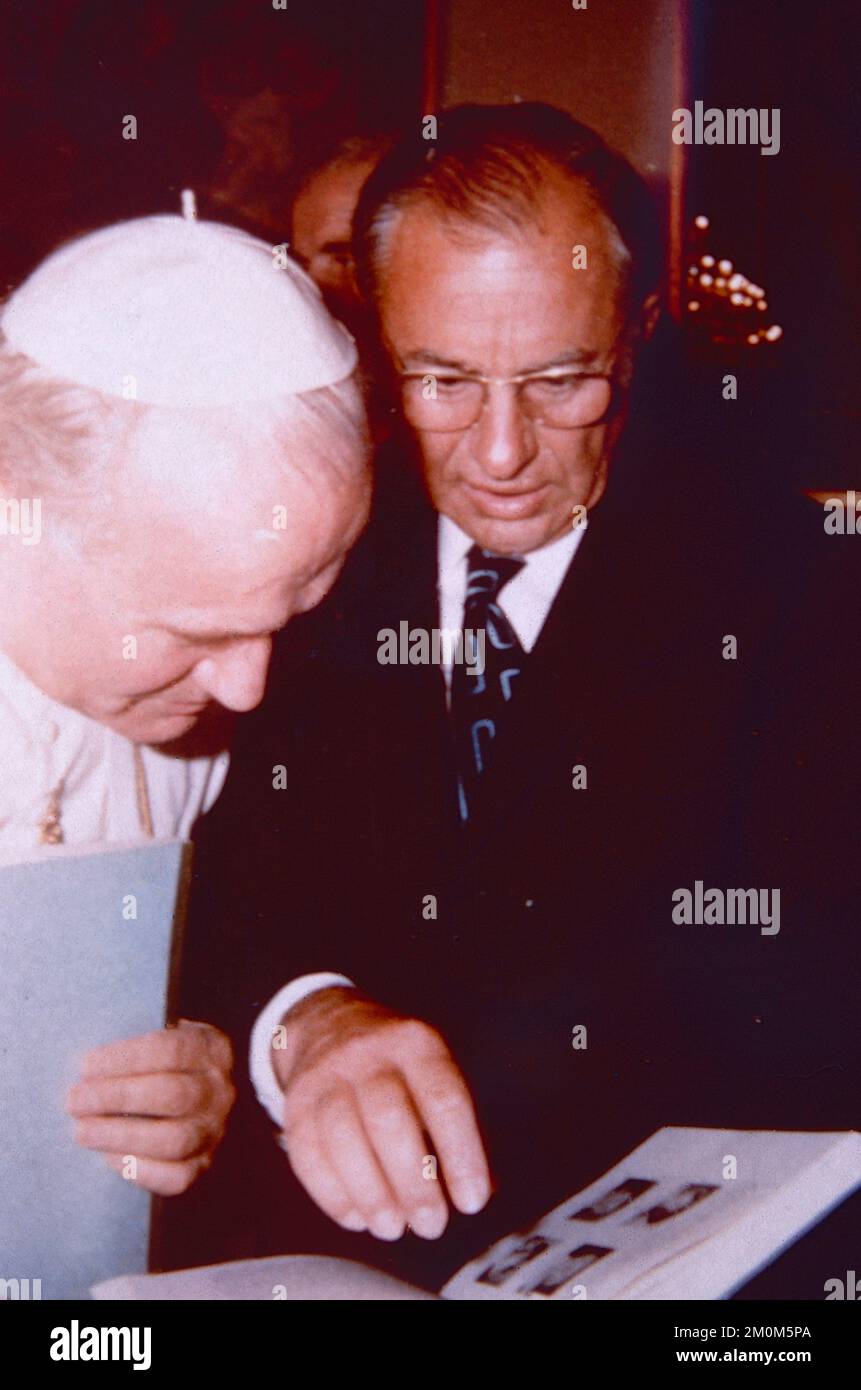 1990s the vatican hi-res stock photography and images - Alamy