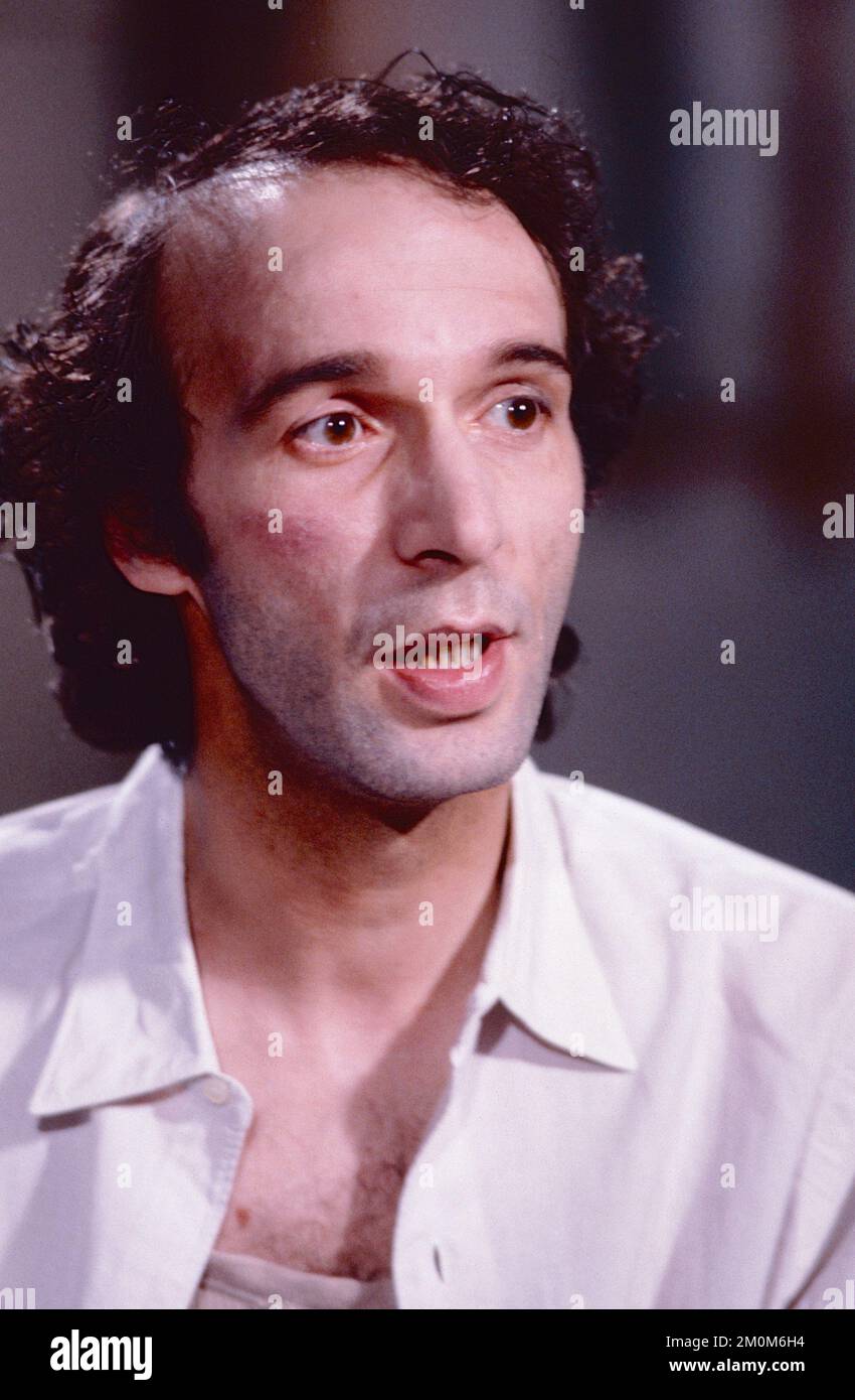 Actor roberto benigni hi-res stock photography and images - Alamy