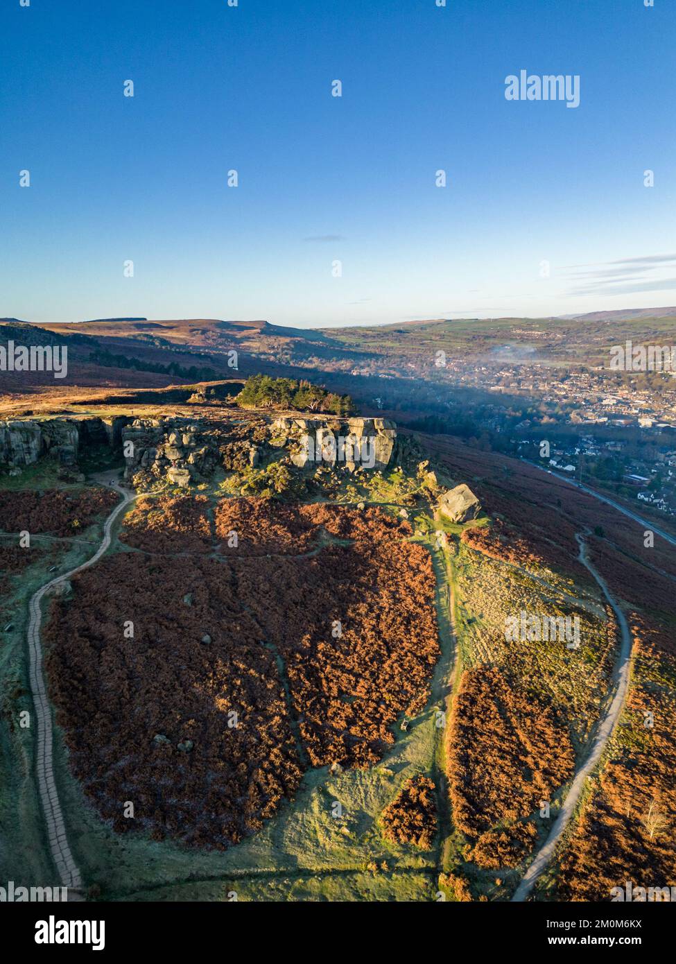 Ilkley, UK. 7th December, 2022. UK Weather: This morning freezing icy ...
