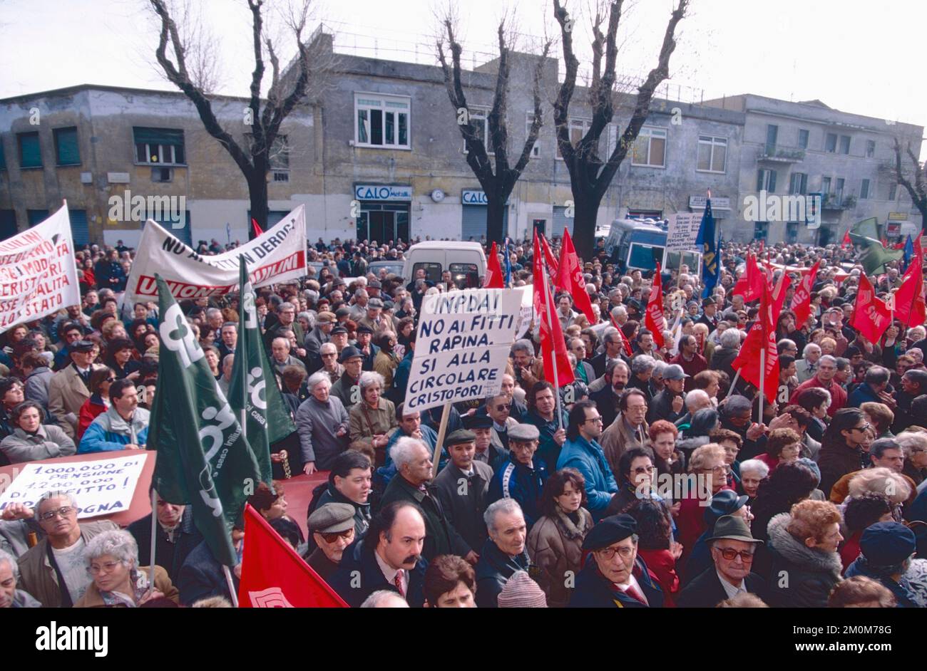 Protest demonstration of the tenants against INPDAI expensive rent ...
