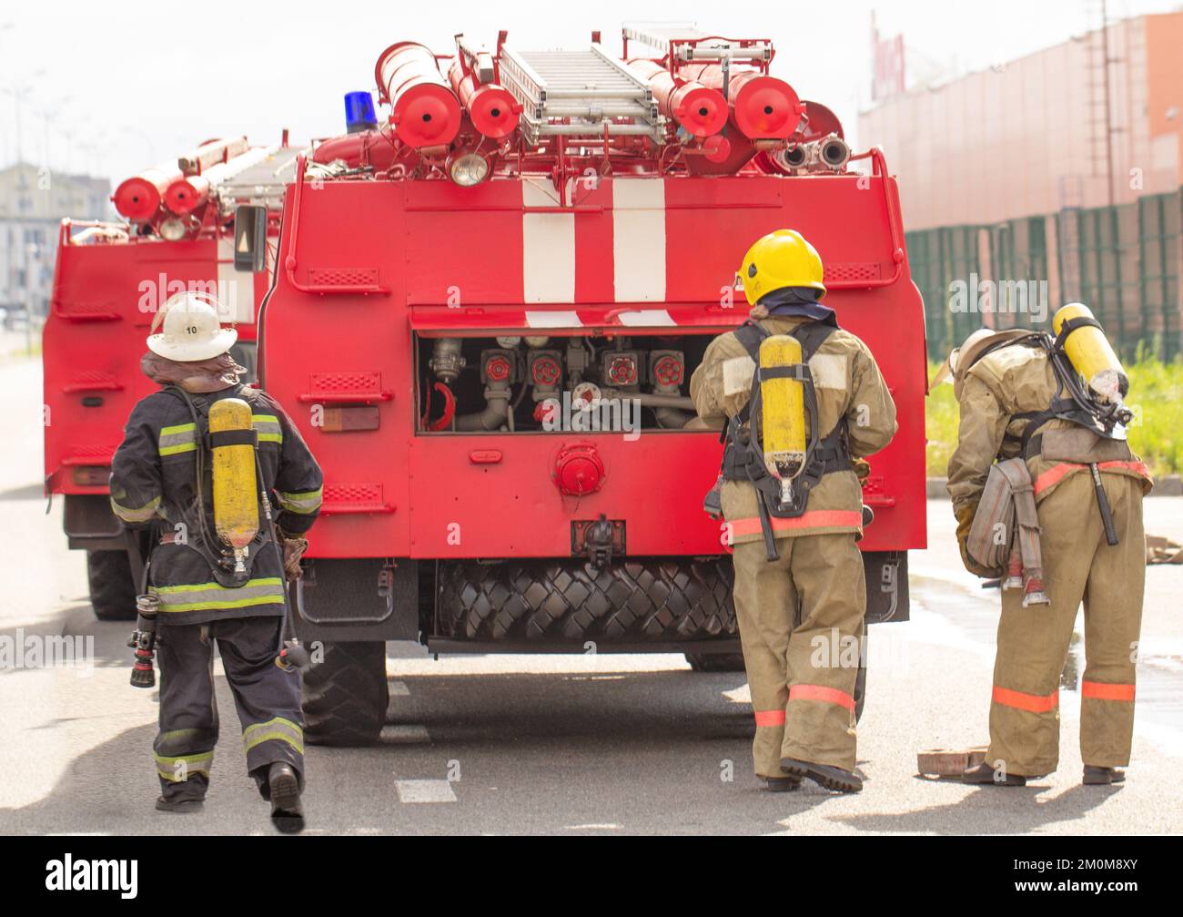 The fire brigade arrived at the scene. deploys equipment to perform ...