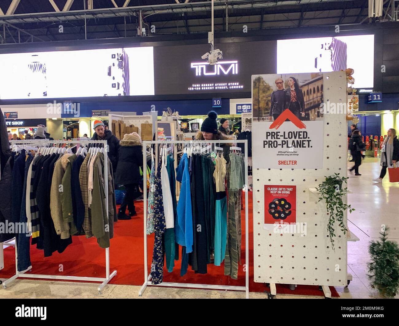 6th December, 2022. London Waterloo, UK. A pop up charity shop selling ...