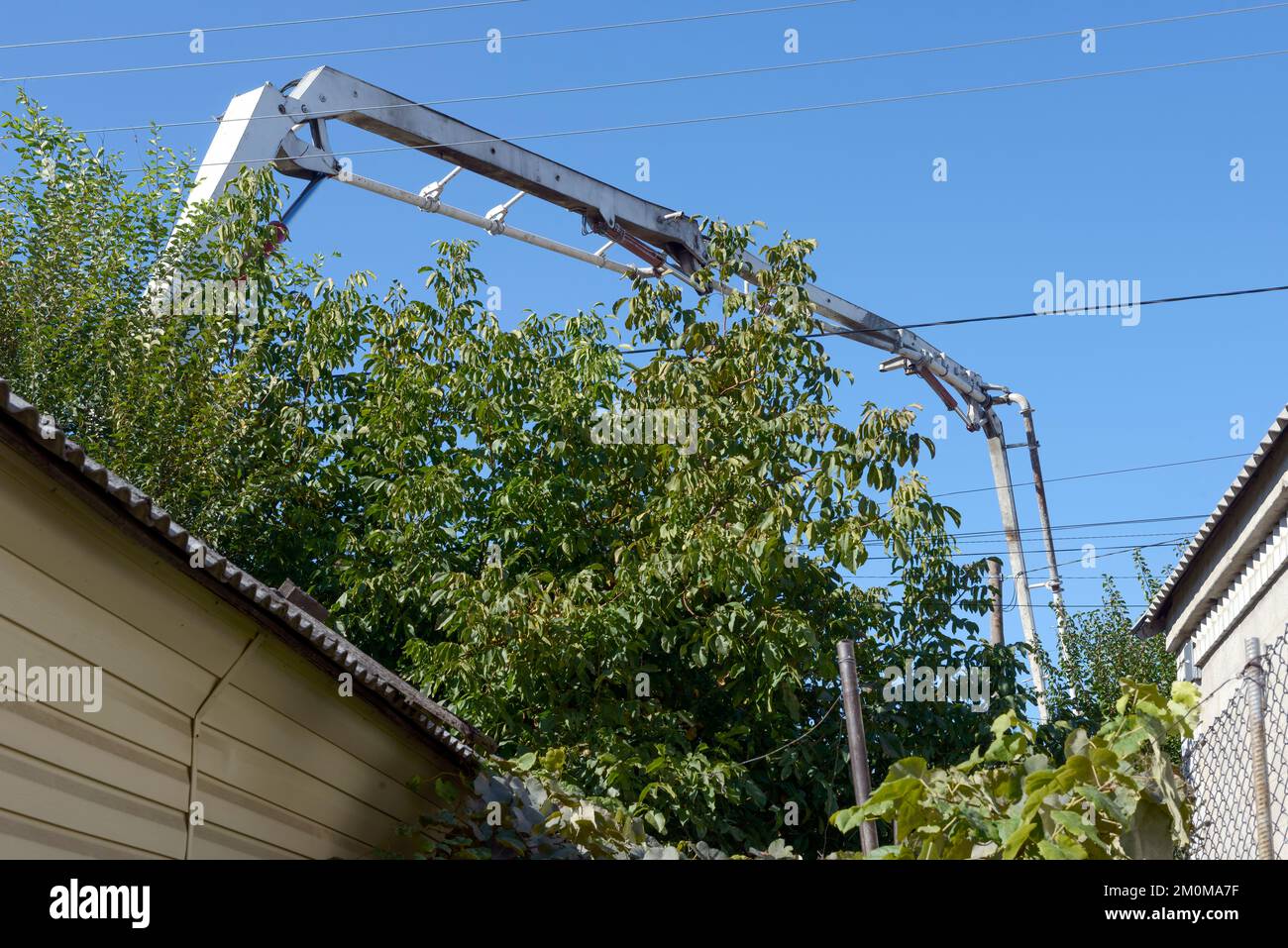 Boom elbow of ready mix truck mounted concrete pump with hydraulic lift ...