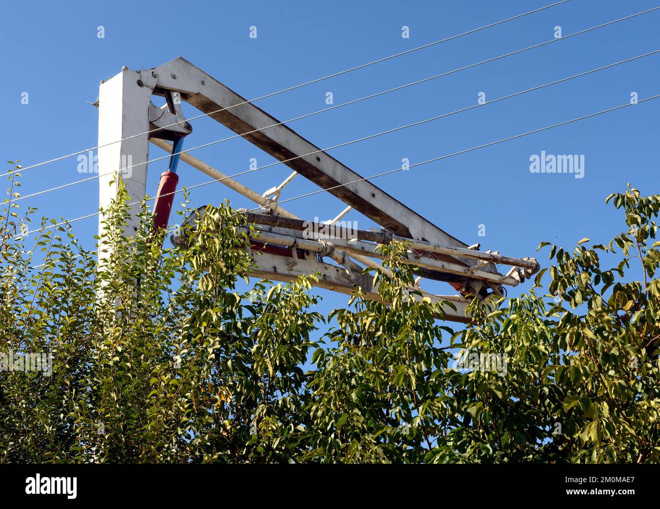 Boom elbow of ready mix truck mounted concrete pump with hydraulic lift ...