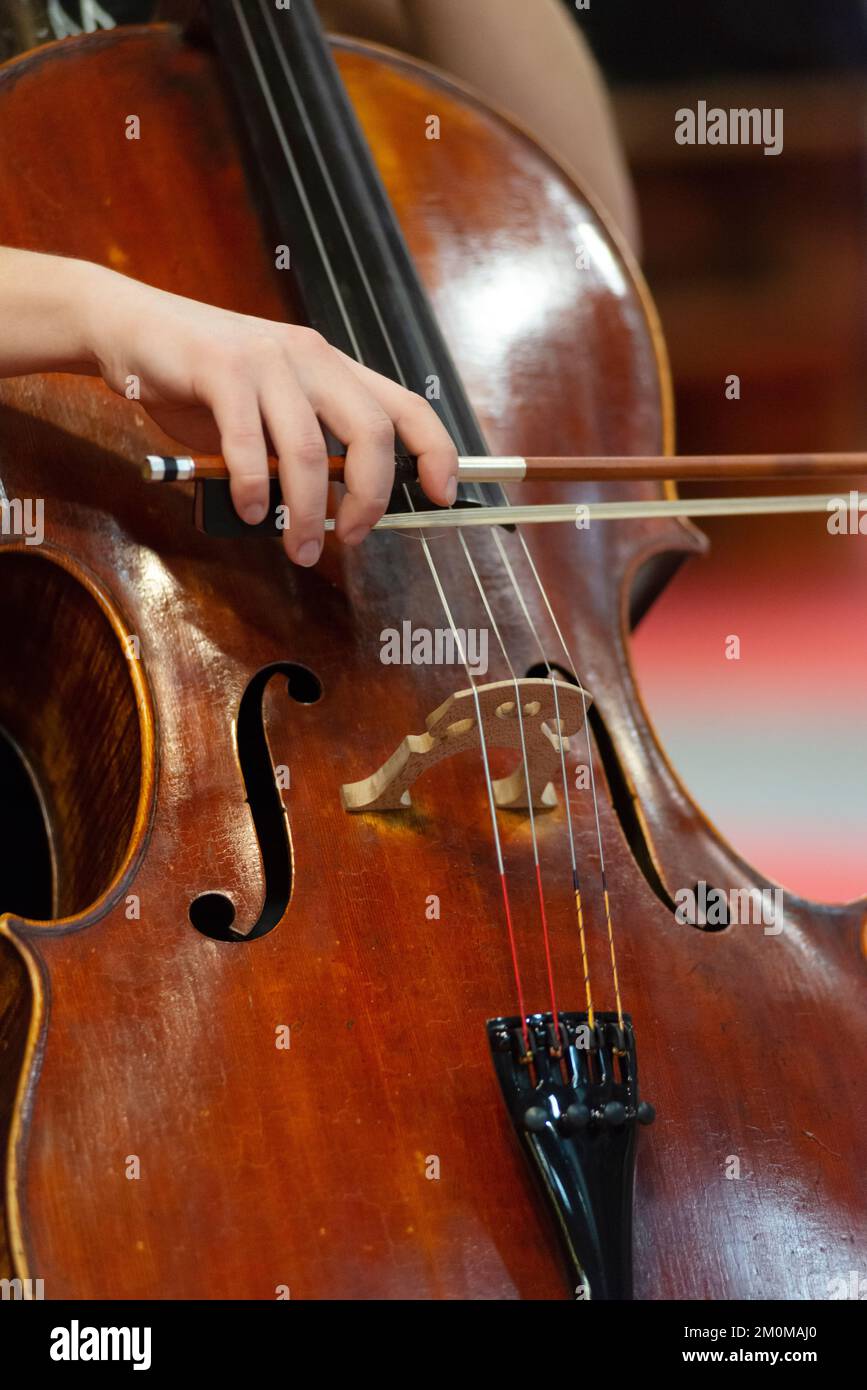 Cellist finger hi-res stock photography and images - Alamy