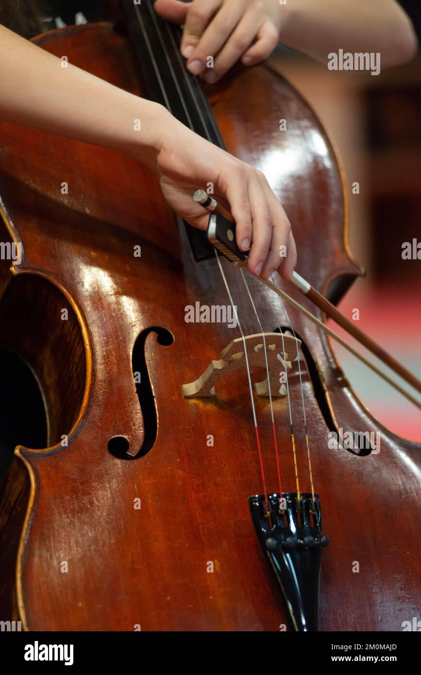 Person playing the cello hi-res stock photography and images - Alamy