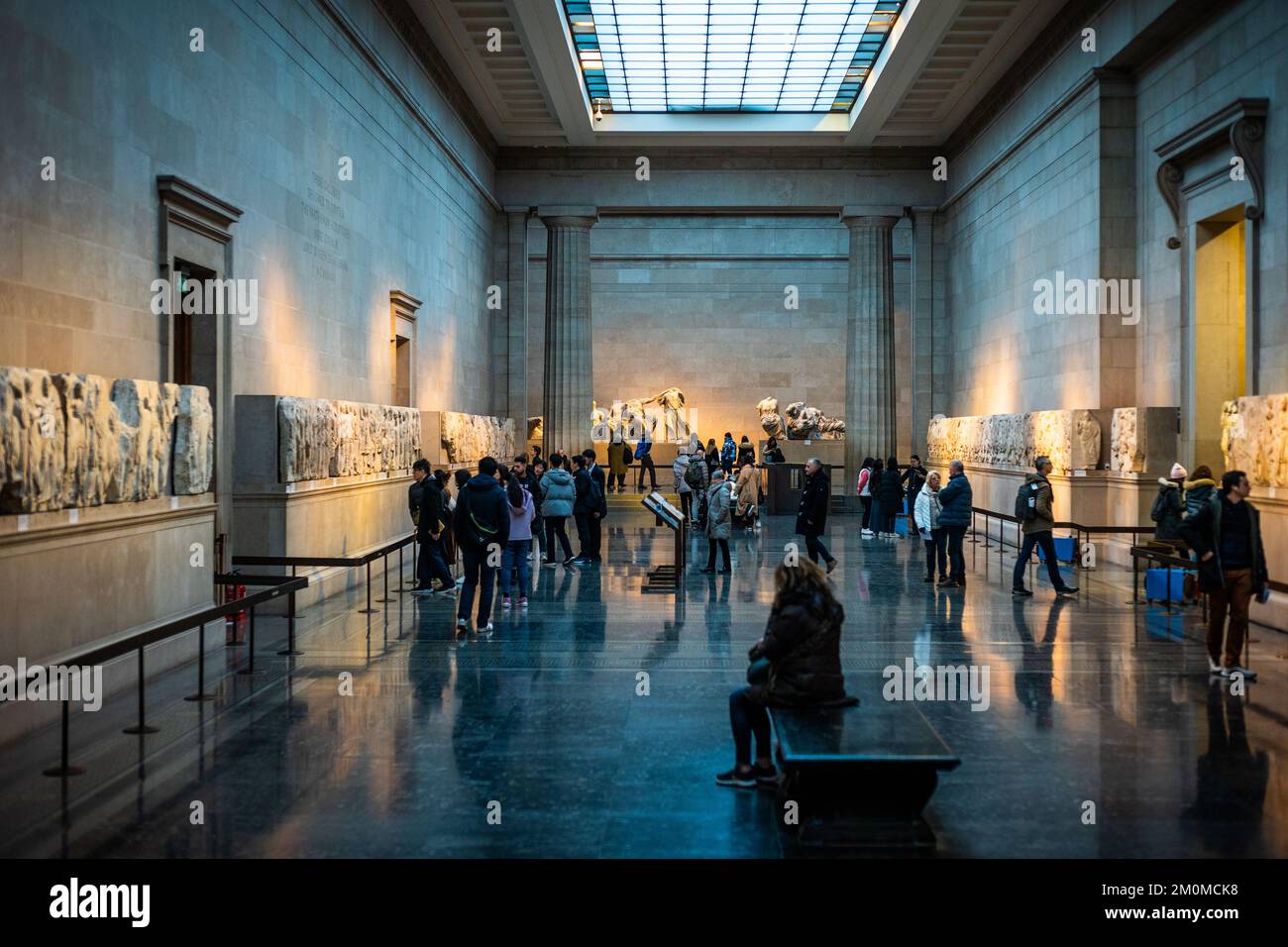 Visitors viewing the Elgin Marbles at The British Museum in London Stock Photo - Alamy