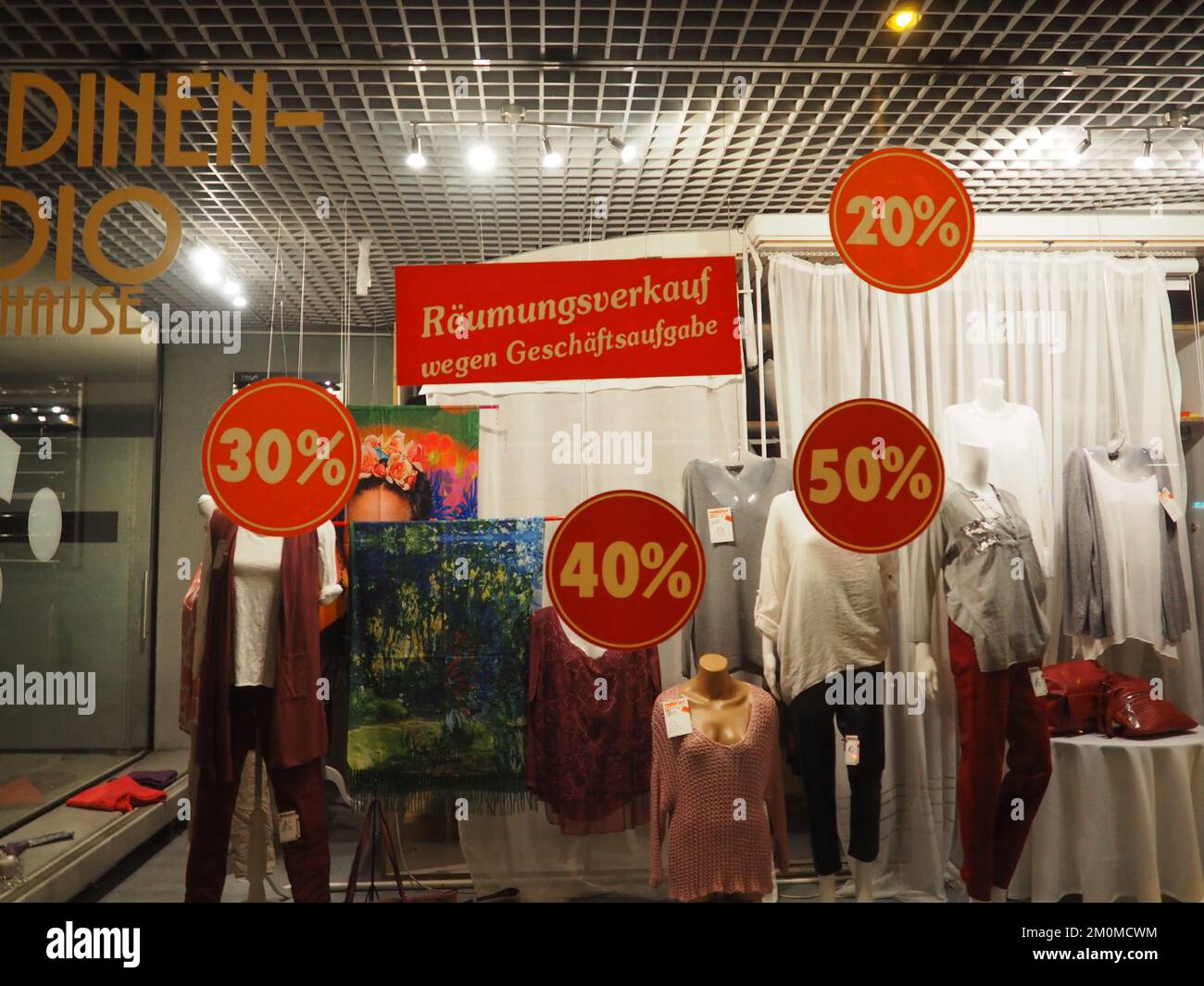 Closure clothes hi-res stock photography and images - Alamy