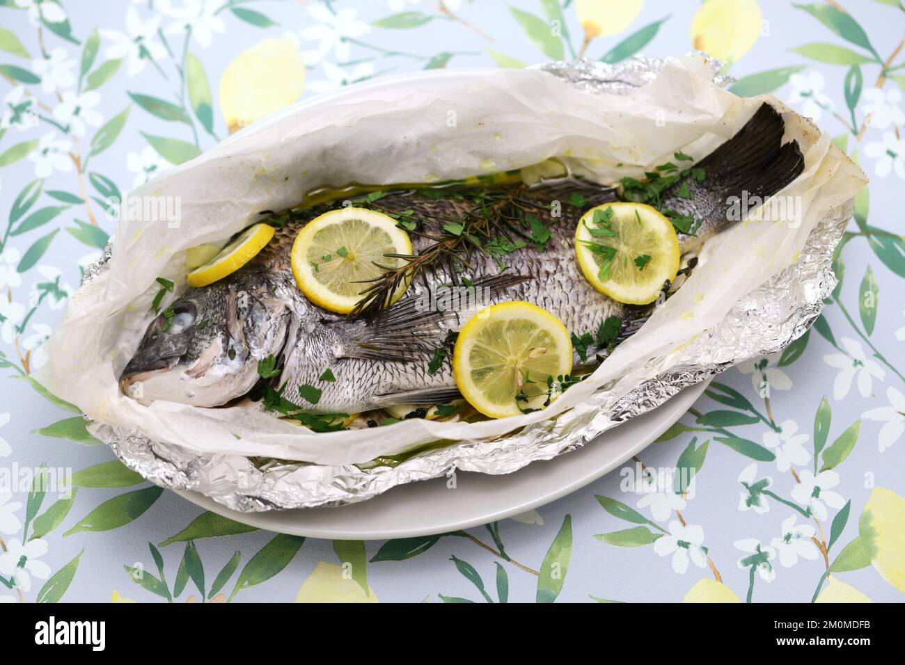 Seafood cartoccio hi-res stock photography and images - Alamy